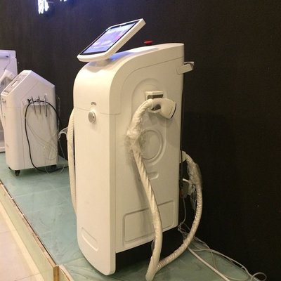 Vacuum Laser Epilation Machine Painless Strong Power 808nm Wavelength