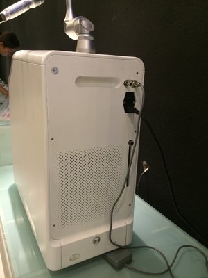 Safe Nd Yag Laser Tattoo Removal Machine 650nm Wavelength 1 - 10 Hz Frequency