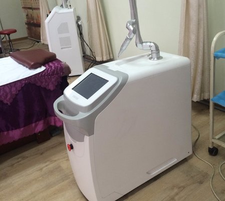 Medical Nd Yag Laser Tattoo Removal Machine Big 9.7 Inch TFT Touch Screen