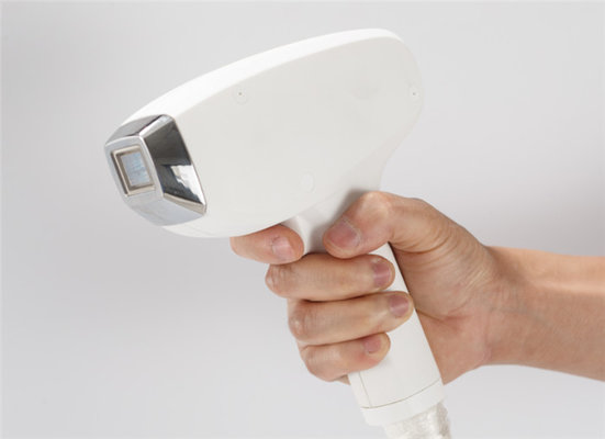 Vacuum Permanent Diode Laser Hair Removal Machine 810nm Pain Free High Power