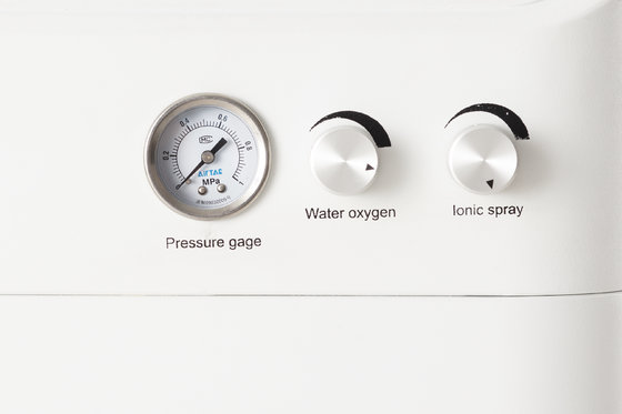 95% Purity Oxygen Skin Treatment Machine Deep Cleaning 300 - 500mm Jet Distance