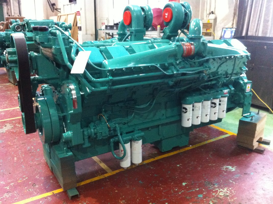 1000KW 1250KVA Cummins Diesel Generator Set Smooth Running Forced Water Cooling Cycle